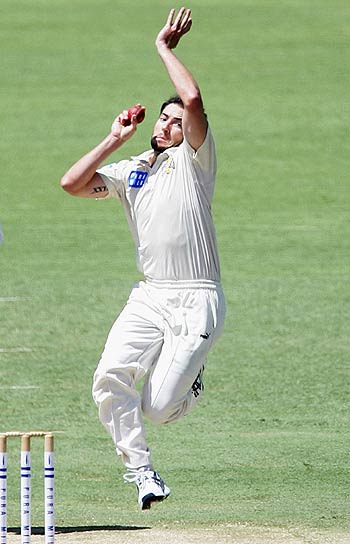 Ben Edmondson bowls during day two of the Pura Cup match between WA and ...