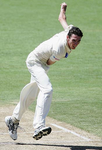 Steve Magoffin picked up three top-order Queensland wickets ...