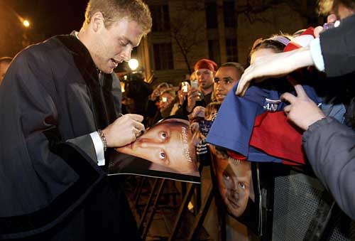 Andrew Flintoff signs autographs for the fans | ESPNcricinfo.com