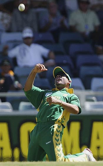 Ashwell Prince pulled off a blinder to end Sanath Jayasuriya's fine ...