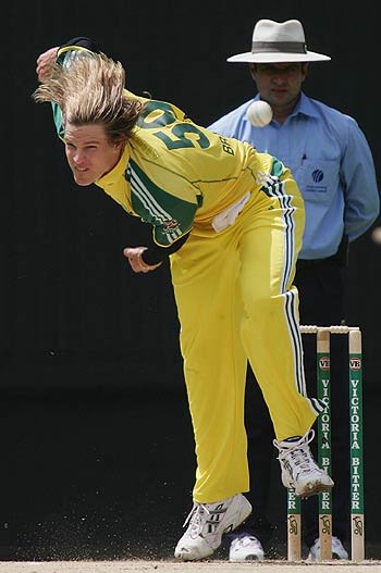 Gilchrist hundred powers the run-chase | ESPNcricinfo.com