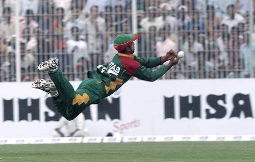 Aftab Ahmed is airborne | ESPNcricinfo.com