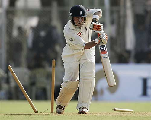 Geraint Jones is castled | ESPNcricinfo.com