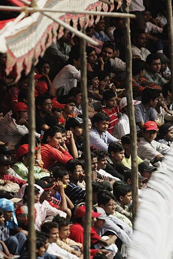 Spectators pack the stands to watch India's final practice session ...