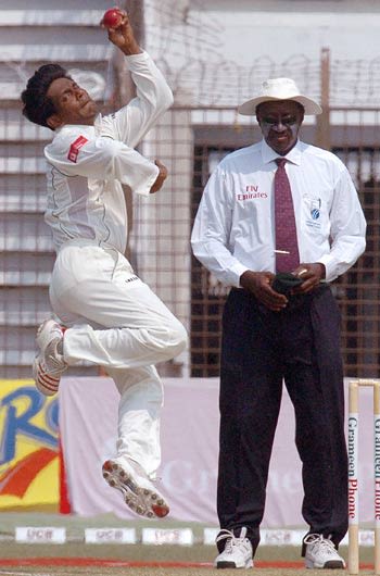 Mohammad Rafique gets ready to bowl another delivery | ESPNcricinfo.com