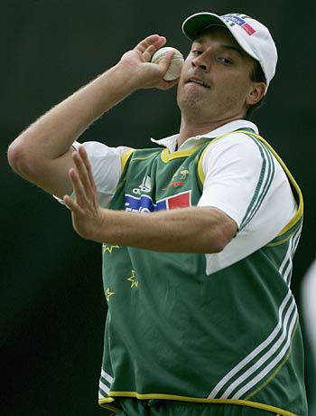 Stuart Clark trains ahead of the Cape Town clash | ESPNcricinfo.com