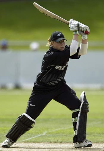 Haidee Tiffen drives | ESPNcricinfo.com