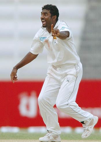 Muttiah Muralitharan ran through Bangladesh with 5 for 79 | ESPNcricinfo.com