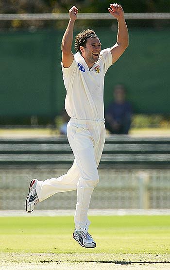 Jonathan Moss strikes early in the Warriors' first innings ...