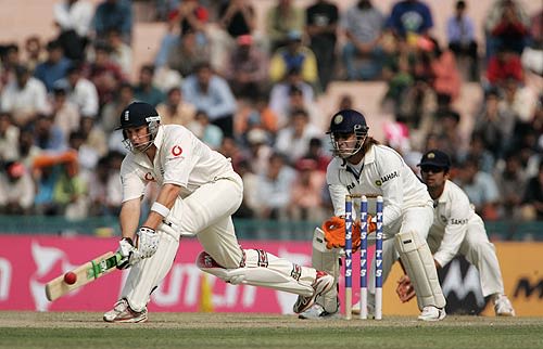 Steve Harmison sweeps the spinners like a genuine batsman ...