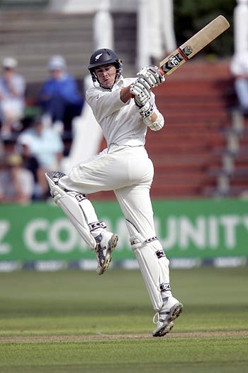 Peter Fulton pulls during his fifty | ESPNcricinfo.com