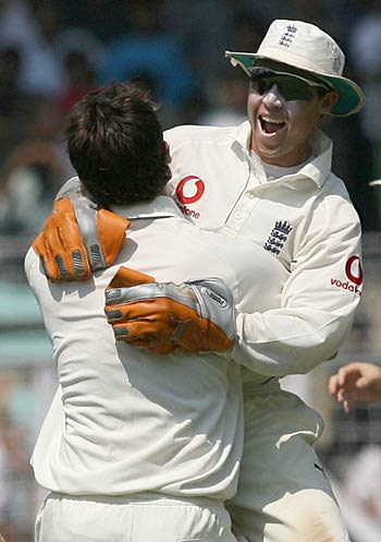 James Anderson hugs Geraint Jones who took an excellent diving catch | ESPNcricinfo.com