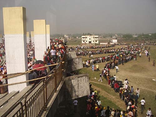 Crowds form long queues to get into the Fatullah Stadium | ESPNcricinfo.com