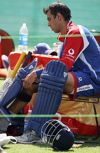 Vikram Solanki gears up to bat | ESPNcricinfo.com