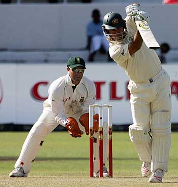 Ricky Ponting drives elegantly during his hundred | ESPNcricinfo.com