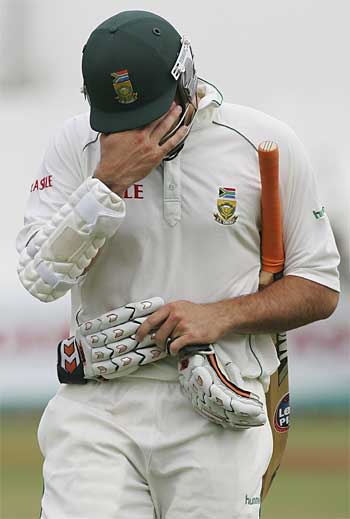 Graeme Smith is disconsolate after getting out first ball of the ...