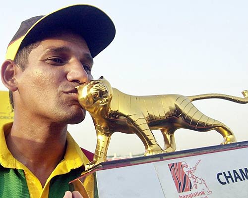 Habibul Bashar savours a rare trophy for Bangladesh | ESPNcricinfo.com