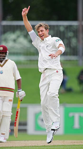Lara and Morton light up Napier | ESPNcricinfo.com