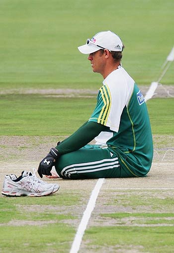 Matthew Hayden prepares for the third Test against South Africa ...