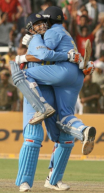 Irfan Pathan gets a big hug from Suresh Raina | ESPNcricinfo.com