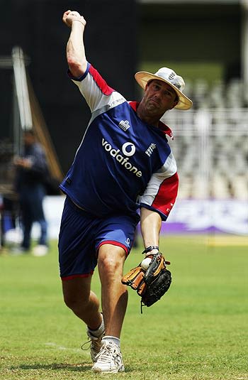 Matthew Maynard gives fielding practice | ESPNcricinfo.com