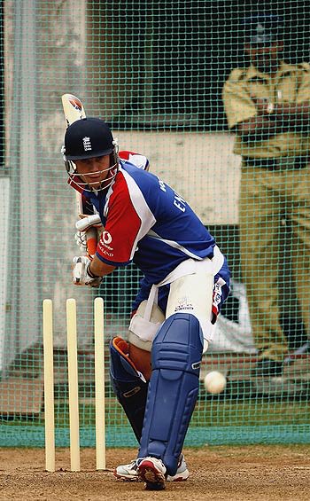 Geraint Jones practises for a must-win game for England | ESPNcricinfo.com