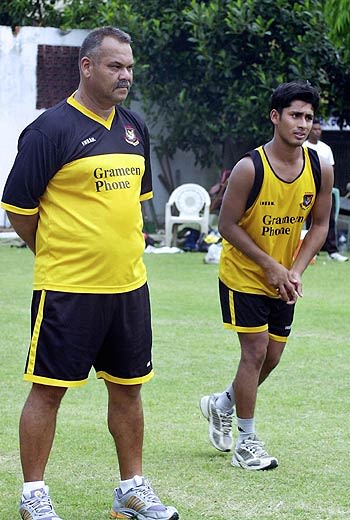 Dav Whatmore oversees a training session | ESPNcricinfo.com