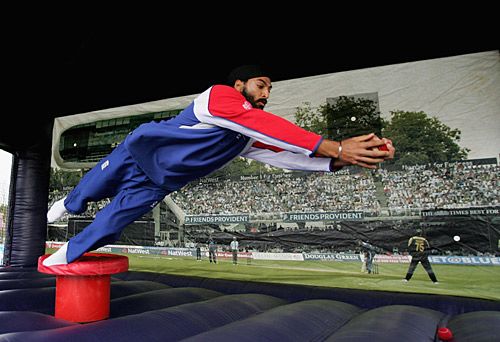 Super catch, that. Monty Panesar tries out the extreme catching machine ...