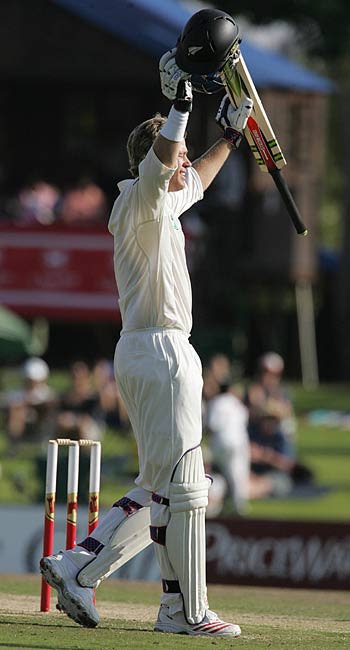 Jacob Oram reaches his third Test century | ESPNcricinfo.com