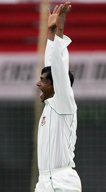 Mohammad Rafique picked up Phil Jaques | ESPNcricinfo.com