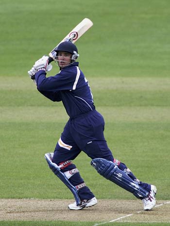 Neil Carter smashes another boundary | ESPNcricinfo.com