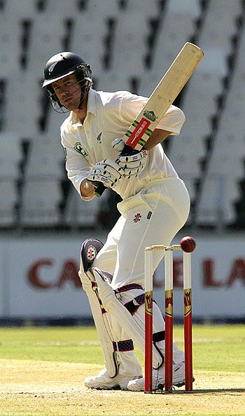 Jacob Oram plays watchfully | ESPNcricinfo.com