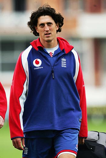 Jon Lewis heads towards the nets | ESPNcricinfo.com