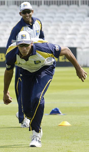 Michael Vandort goes through fielding drills | ESPNcricinfo.com