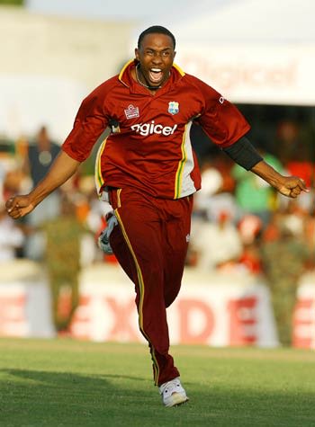 Jubilation for Dwayne Bravo after clinching a thriller | ESPNcricinfo.com