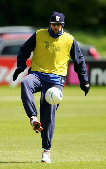 Steve Harmison puts his Newcastle United experience to good use ...