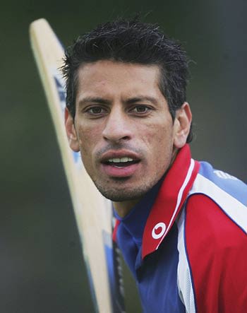 Sajid Mahmood keeps his eye on the ball in the nets | ESPNcricinfo.com