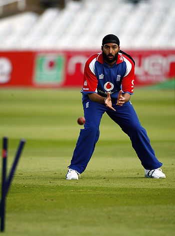 Monty Panesar works on his fielding | ESPNcricinfo.com