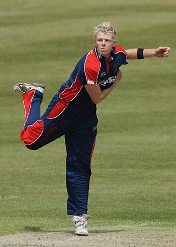 Dan Cullen rips another offbreak | ESPNcricinfo.com