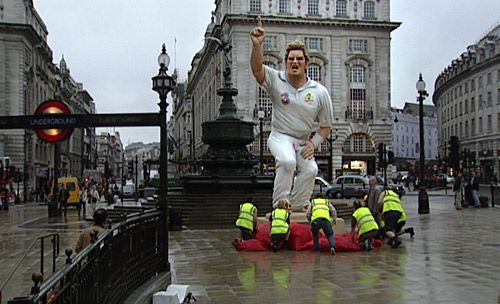 The 28-foot tall statue of Shane Warne is unveiled at Piccadilly Circus ...