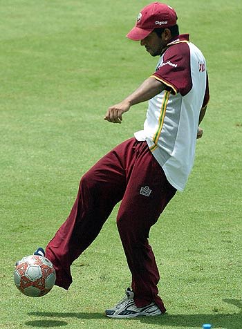 Ramnaresh Sarwan is in the mood for soccer | ESPNcricinfo.com