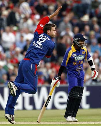 Alex Loudon in action | ESPNcricinfo.com