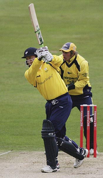 Craig White on the attack | ESPNcricinfo.com