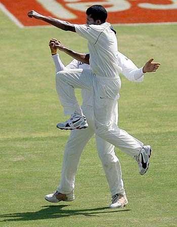 Sreesanth celebrates after bowling Chris Gayle | ESPNcricinfo.com