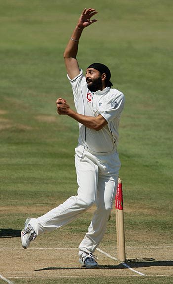 Monty Panesar turns his arm over during his impressive spell after lunch | ESPNcricinfo.com
