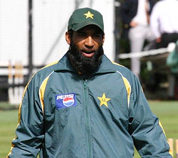 Mohammad Yousuf during the warm-up | ESPNcricinfo.com