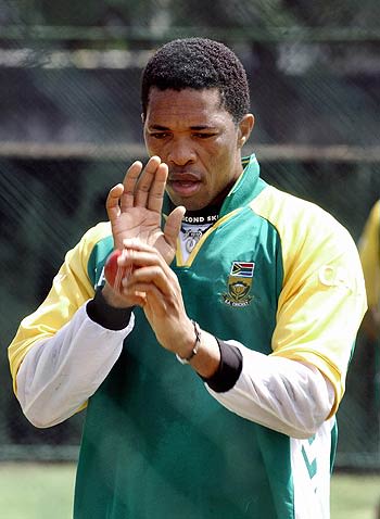 Makhaya Ntini prepares for a stint in the nets | ESPNcricinfo.com