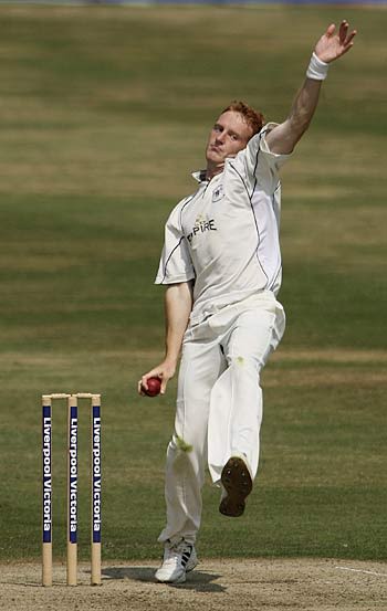 Steve Kirby in action on the first day at Worcester | ESPNcricinfo.com