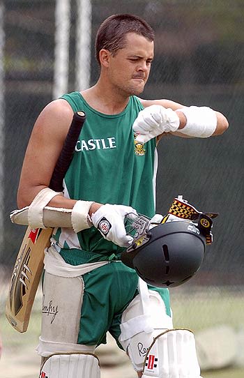 Jacques Rudolph gets ready for batting practice in Colombo ...