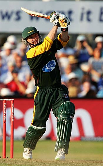 Darren Maddy led Leicestershire home with 79 off 59 balls ...